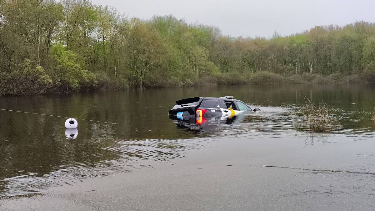 Wolcott police officer rescued from sinking cruiser – NBC Connecticut