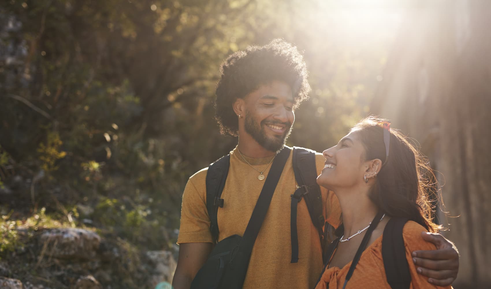 Therapist names 4 things people in happiest relationships never do ...