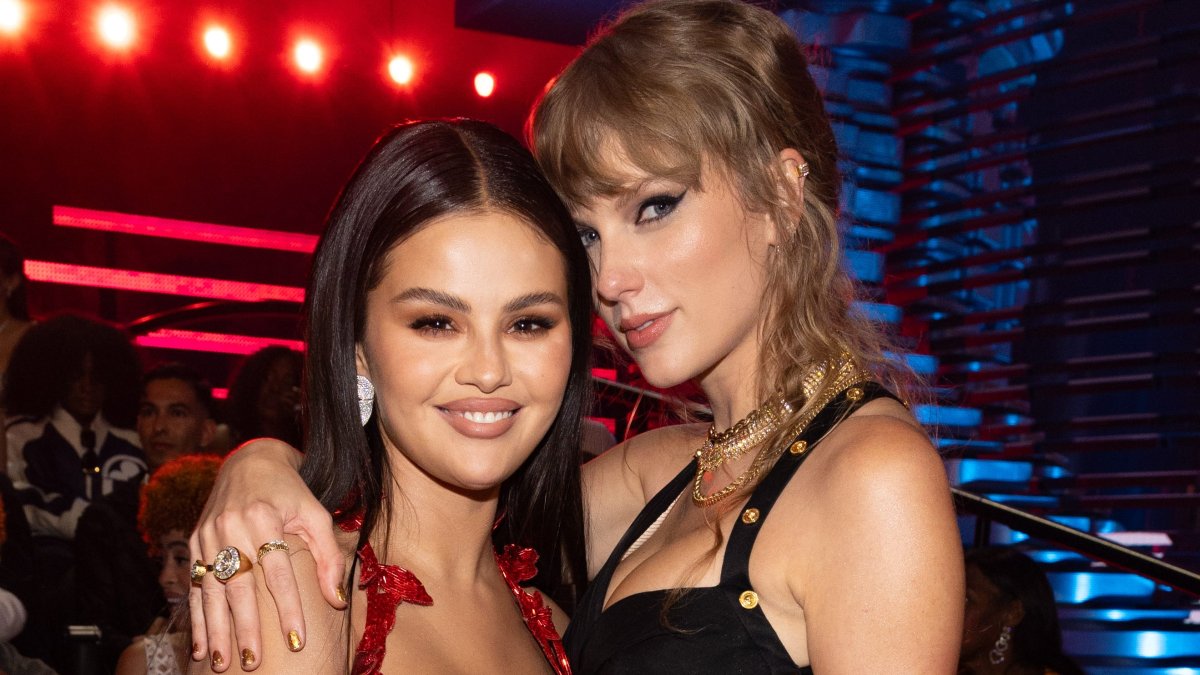 Taylor Swift gives nod to Travis Kelce on outing with Selena Gomez ...