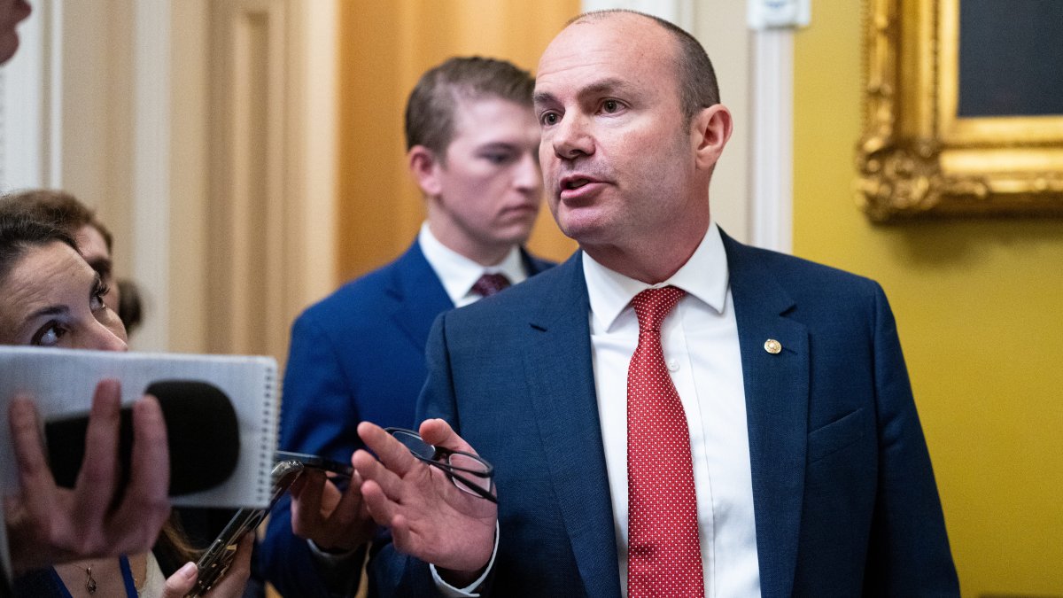 Sen. Mike Lee deletes social media posts about Minnesota shootings ...