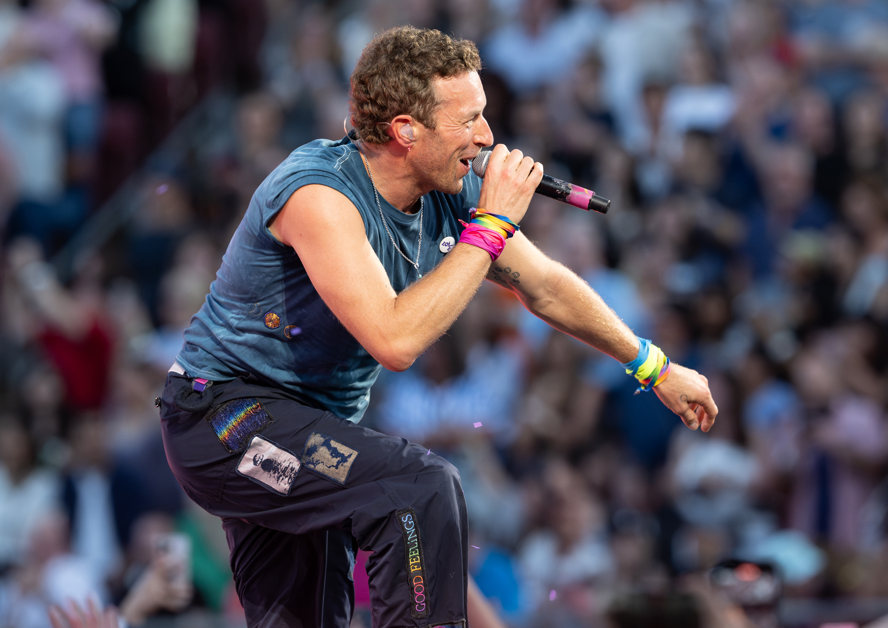 Woman seen in Coldplay kiss cam video resigns from Astronomer – NBC ...