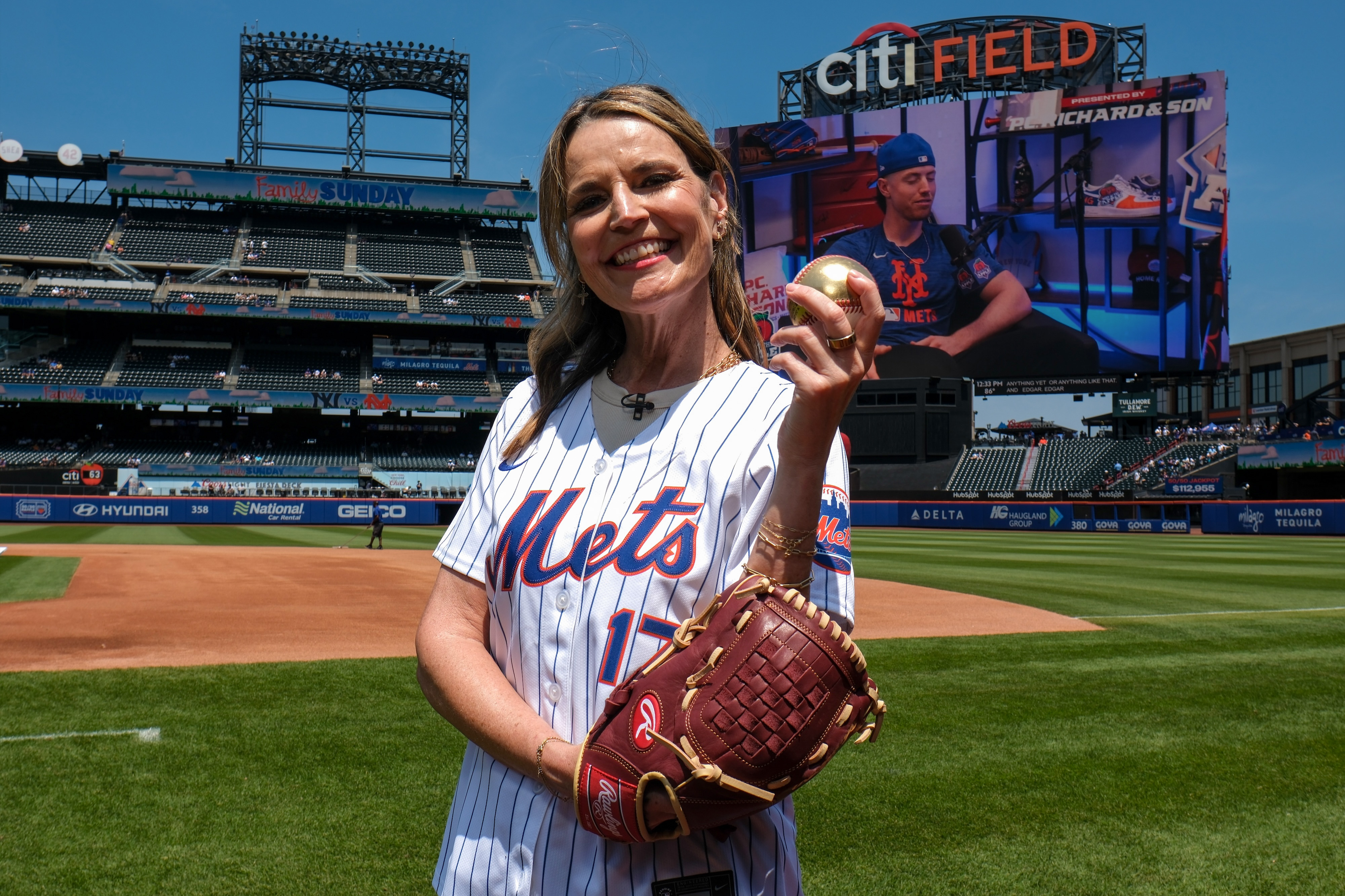 TODAY’s Savannah Guthrie throws Mets first pitch in front of kids – NBC Connecticut