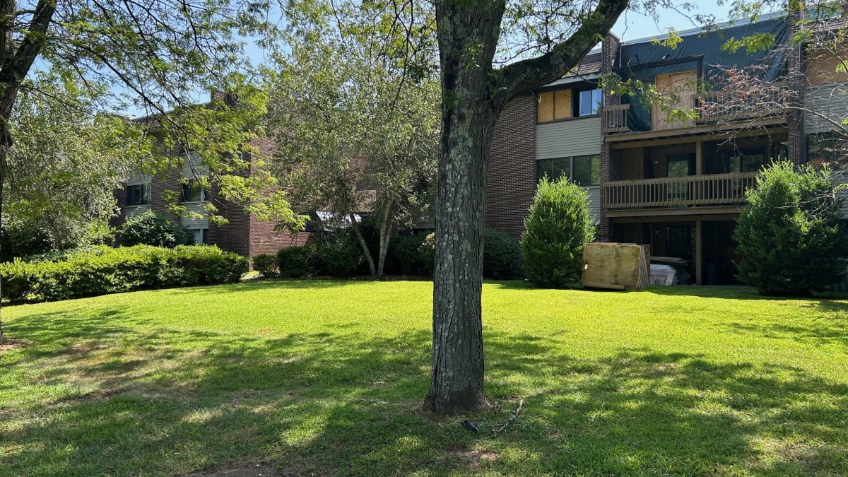 Avon tenants form union amid growing problems with apartment complex ...