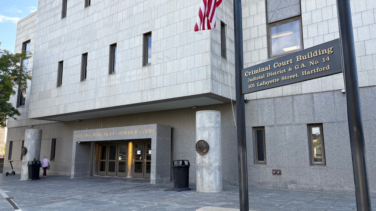 Man appears to be arrested by ICE in front of Hartford courthouse – NBC ...