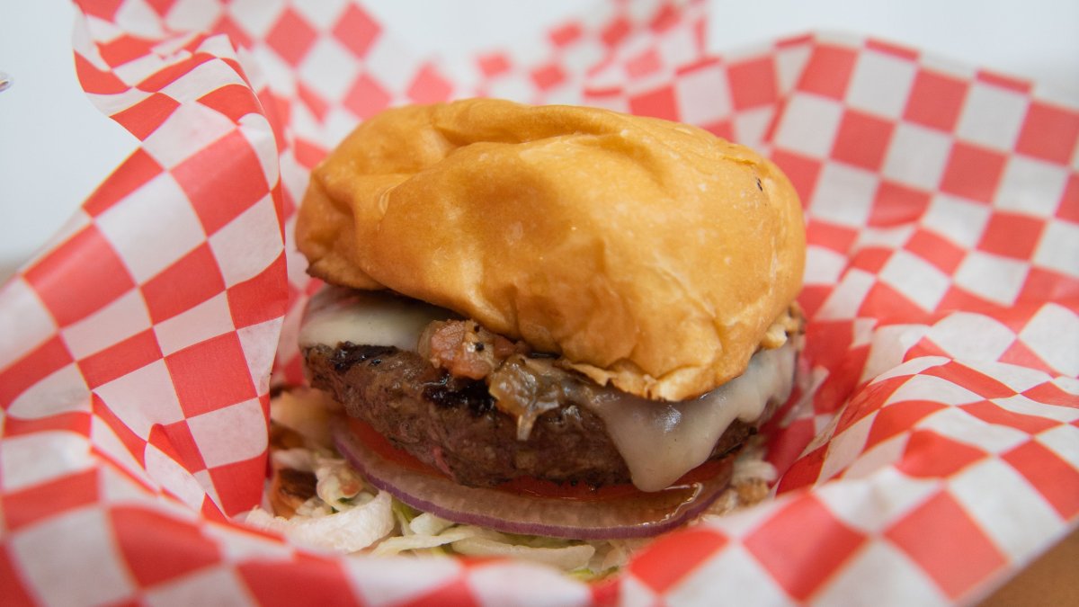 California burger franchise is coming to Connecticut – NBC Connecticut