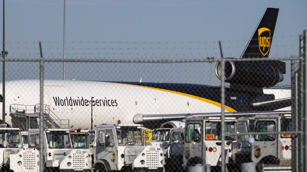 UPS grounds MD-11 fleet, type of plane in Louisville crash – NBC ...