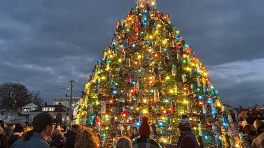 Fifth annual Stonington lobster trap tree lighting – NBC Connecticut