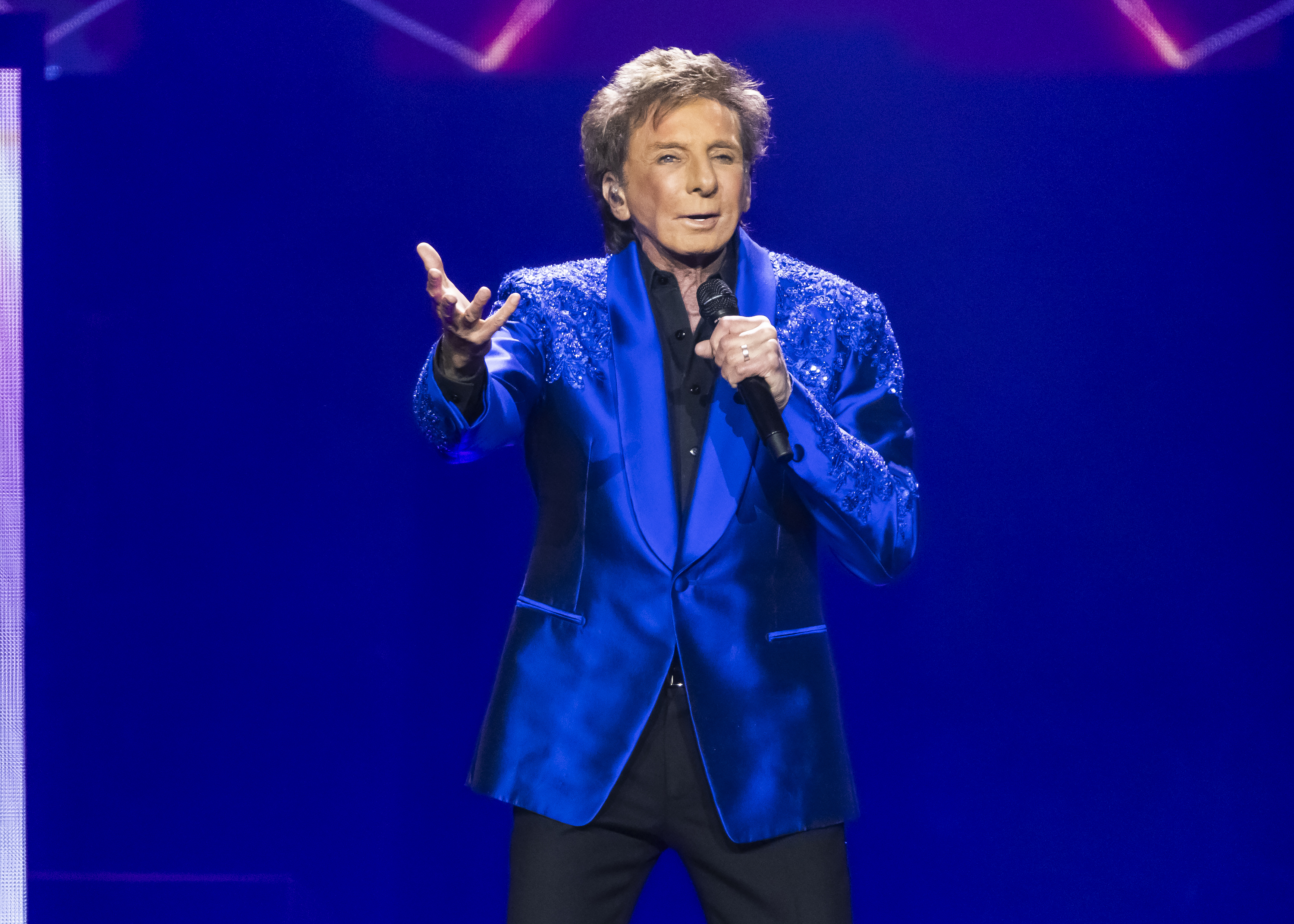 Barry Manilow reveals he has lung cancer, will reschedule shows – NBC ...