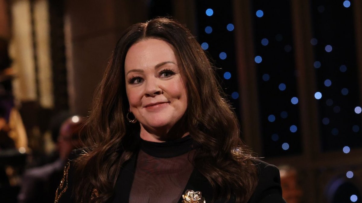 Melissa McCarthy debuts weight loss transformation during SNL – NBC ...