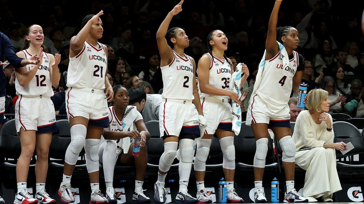 Geno Auriemma’s UConn Huskies stifle opponents with relentless defense ...