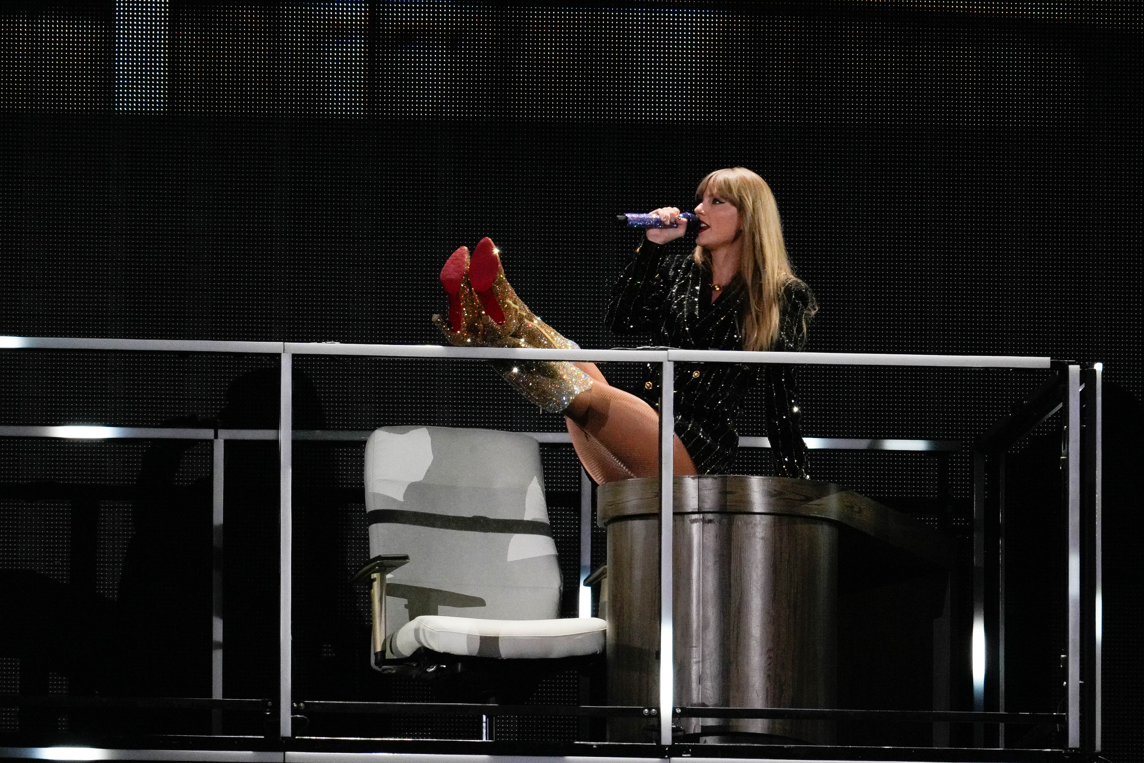 Taylor Swift teases new music in ‘End of an Era’ docuseries – NBC ...