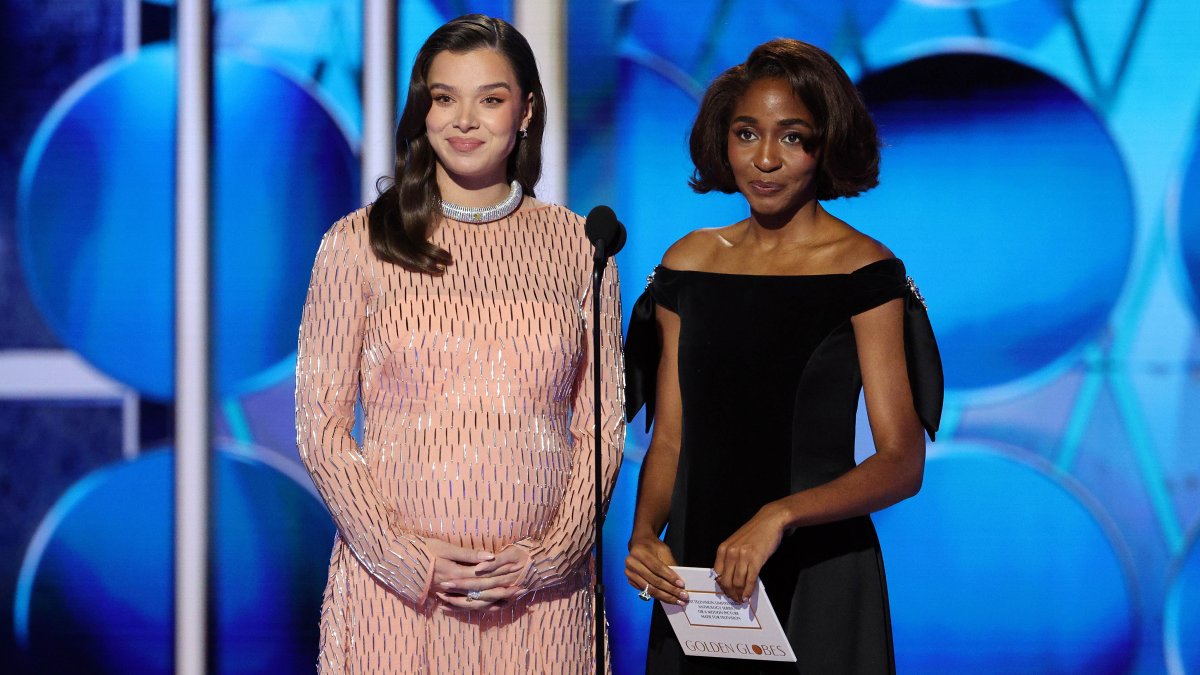 Josh Allen gets Golden Globes shoutout as Hailee Steinfeld presents ...
