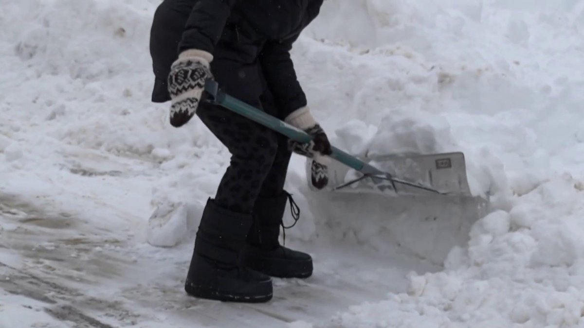 Waterbury residents begin shoveling driveways, cleaning up snow Monday ...