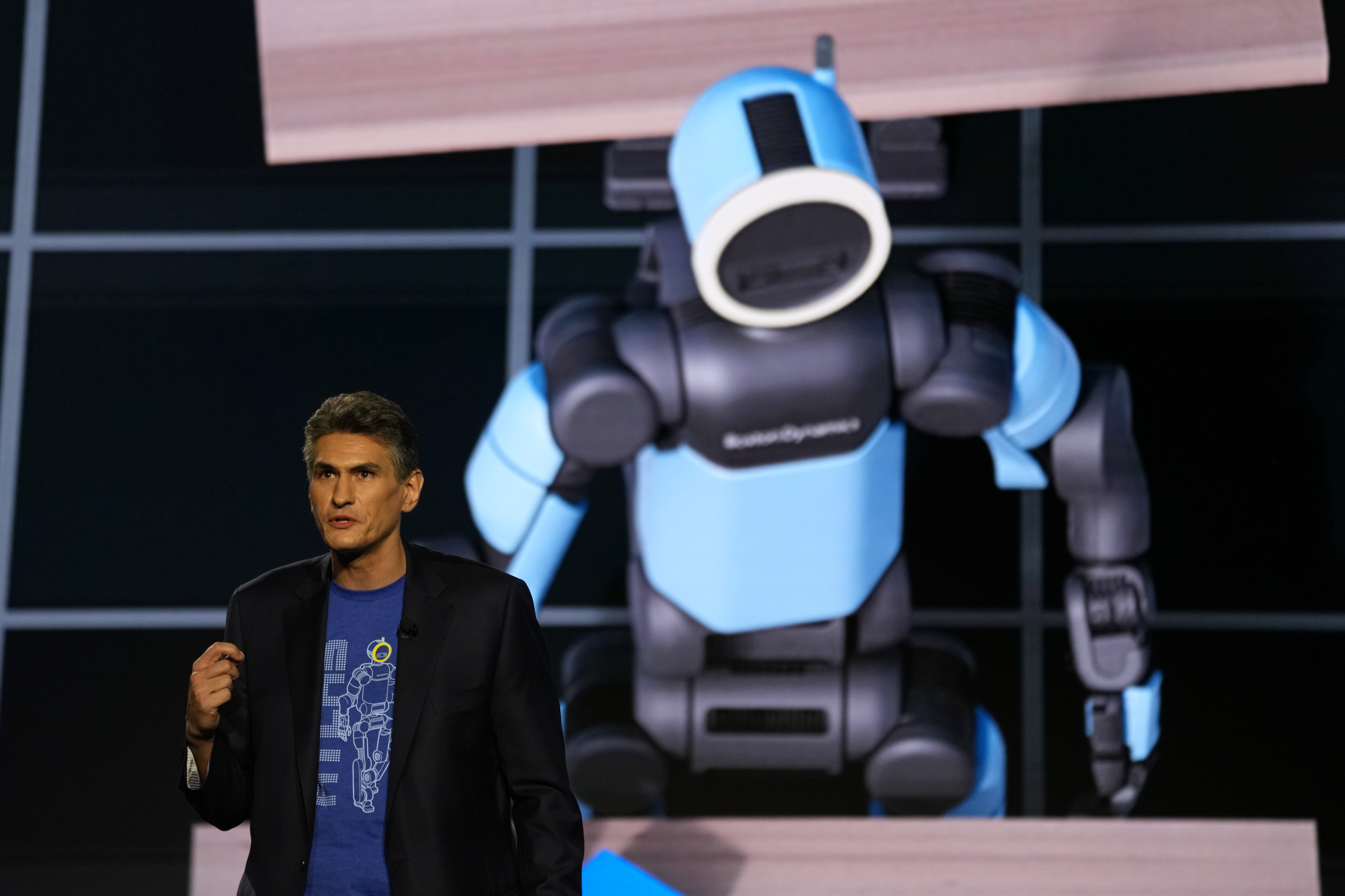 Boston Dynamics, Hyundai unveil humanoid robot Atlas at CES – NBC ...