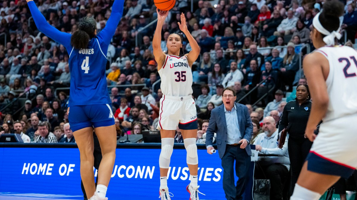 Sarah Strong, Azzi Fudd lead No. 1 UConn to 31st win in a row with 84 ...