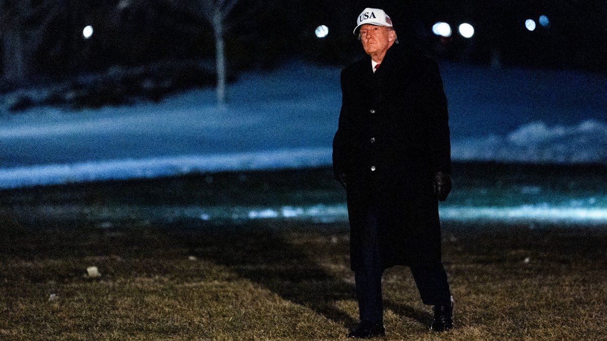 Inside White House in chaotic hours after Alex Pretti’s shooting – NBC ...