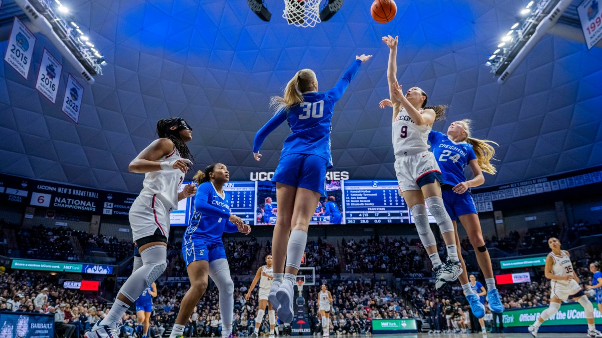 Fudd leads the way as top-ranked UConn wins its 42nd consecutive game ...