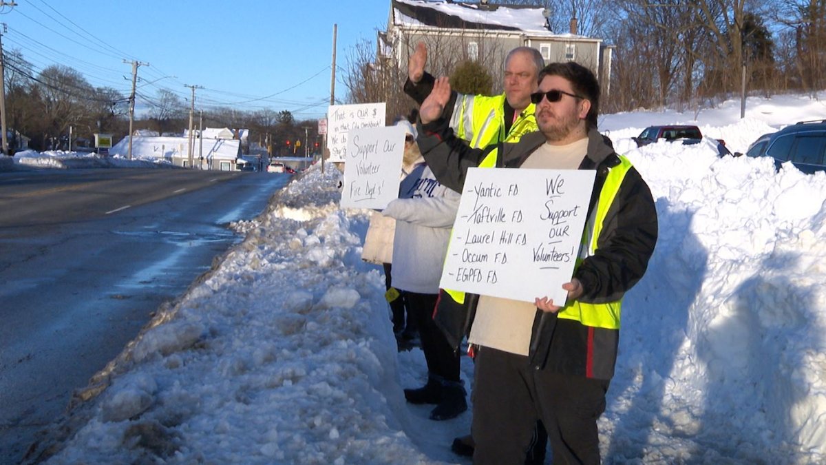 Norwich neighbors protest in support of Yantic Volunteer Fire Company ...