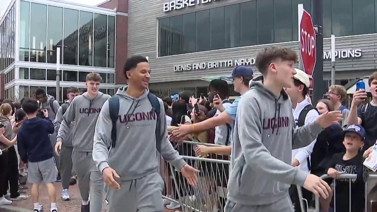 Fans gather in Storrs to send off UConn men to the Final Four in ...