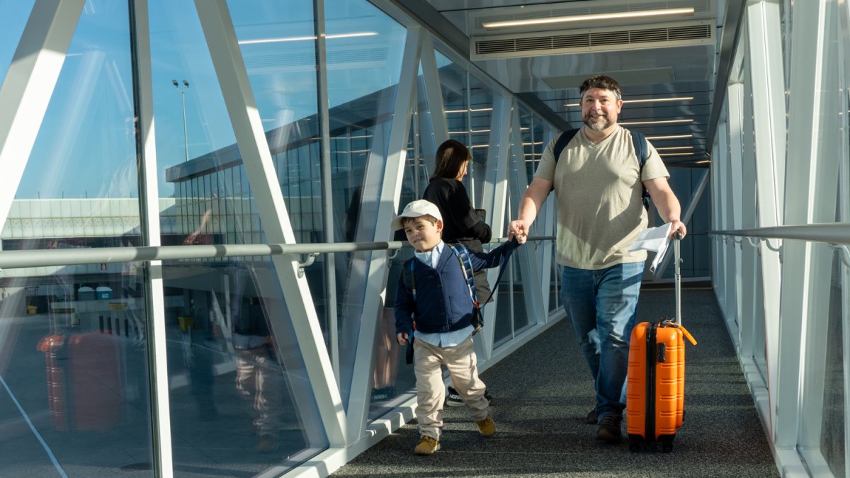Families practice boarding a plane in ‘Autism Flies’ event at Bradley ...