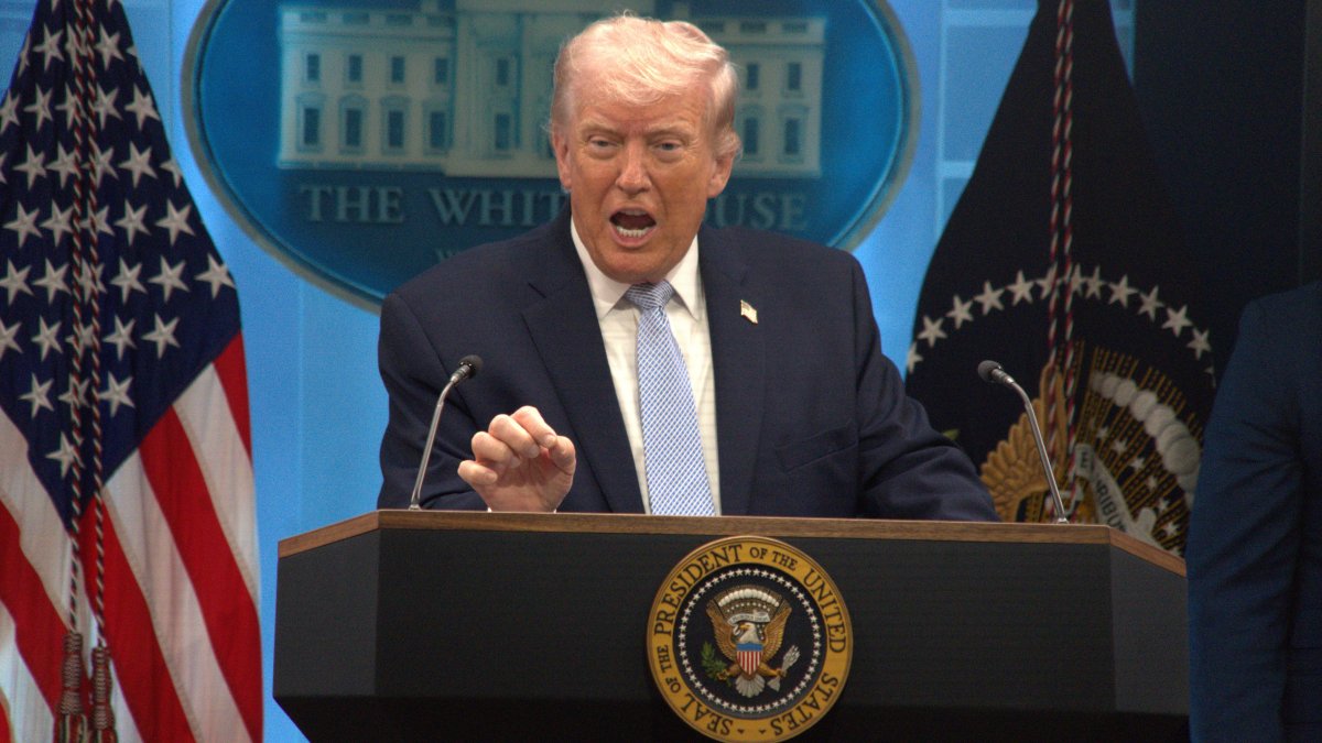 Dozens of Democrats call for Trump’s removal after Iran threats – NBC ...