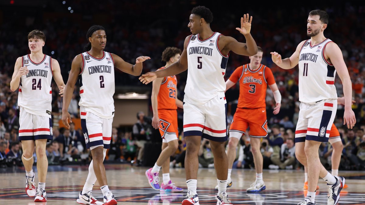 UConn and Hurley muscle their way to 3rd national title game in 4 ...