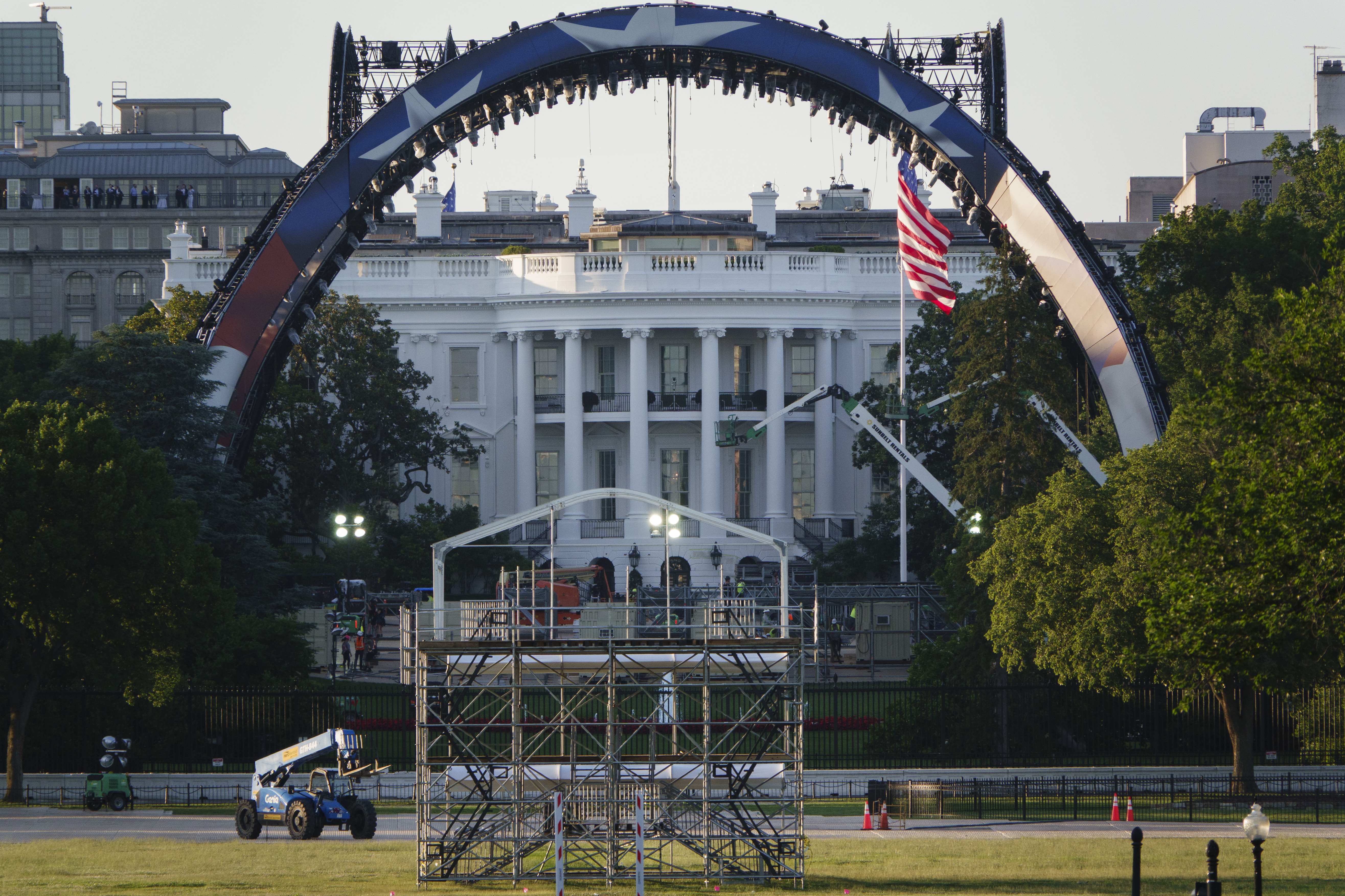 Troops must meet fitness criteria to attend White House UFC event – NBC ...