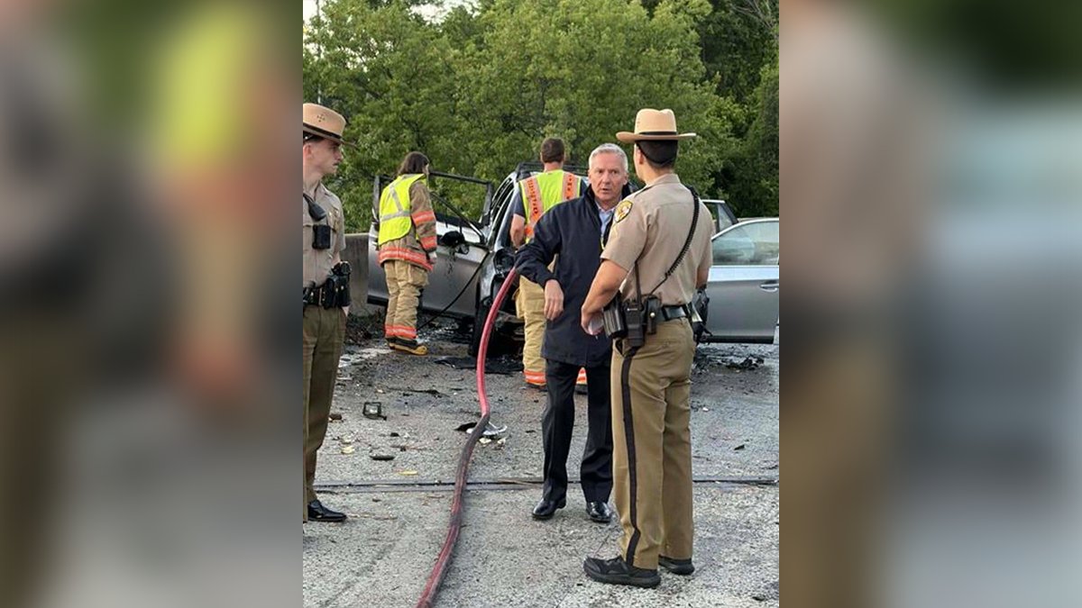 NBC’s Tom Costello rescues teen driver from burning car – NBC Connecticut