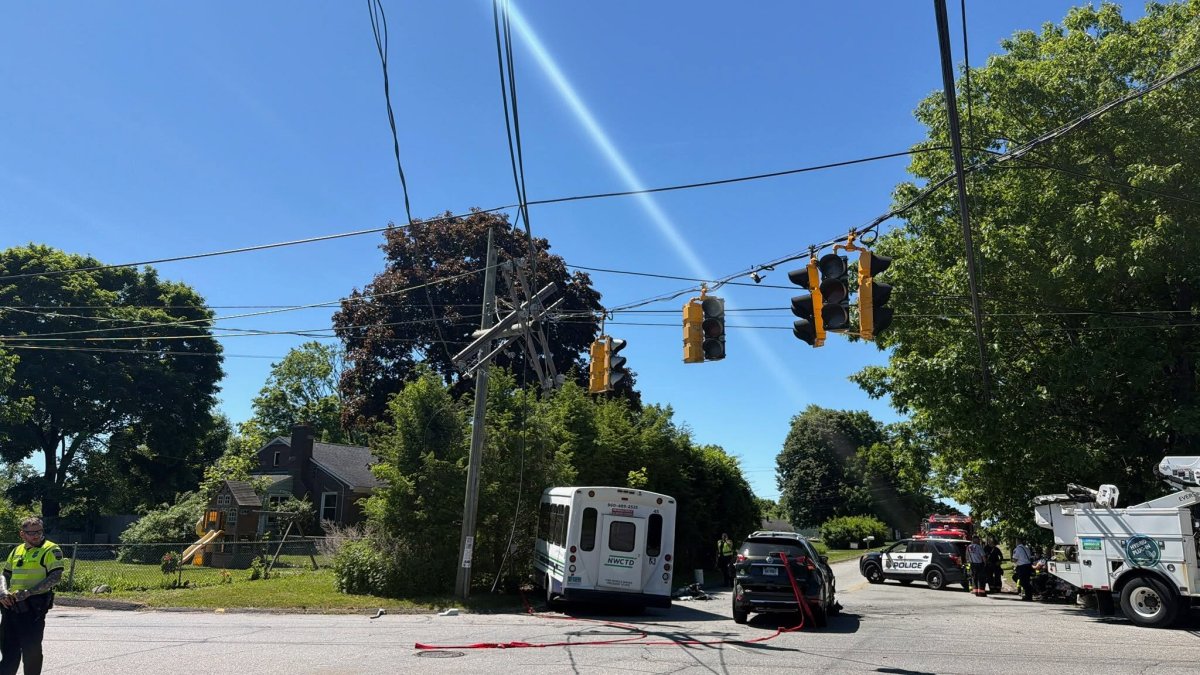 3 injured, multiple roads closed after transit bus crash in Torrington ...